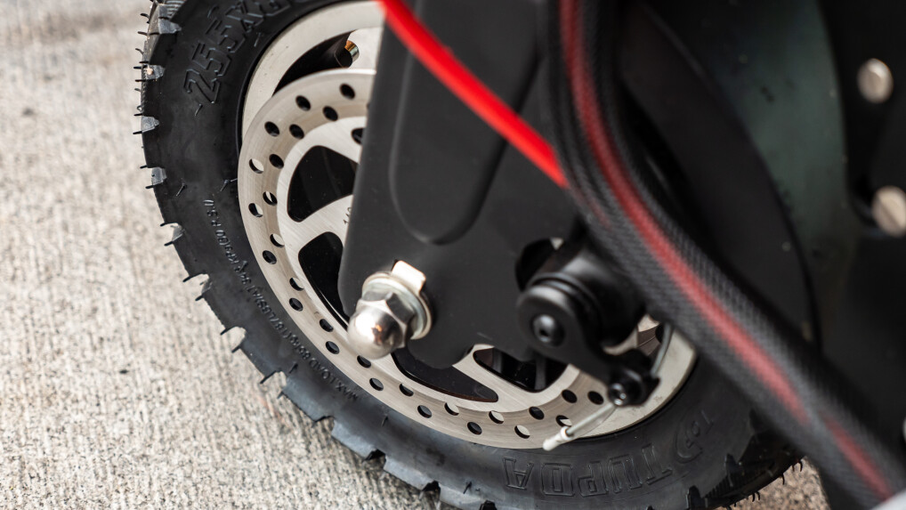 Offroad-E-Scooter im Test: Mit dem IO Hawk Exit Cross über Stock und ...