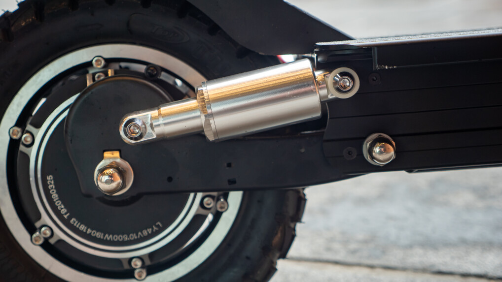 Offroad-E-Scooter im Test: Mit dem IO Hawk Exit Cross über Stock und ...