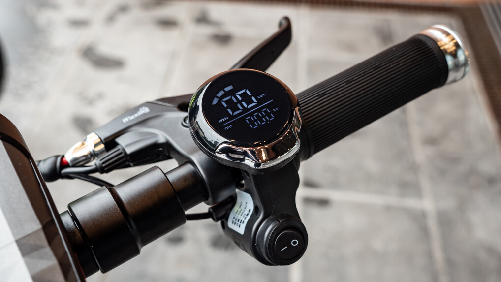 Offroad-E-Scooter im Test: Mit dem IO Hawk Exit Cross über Stock und ...