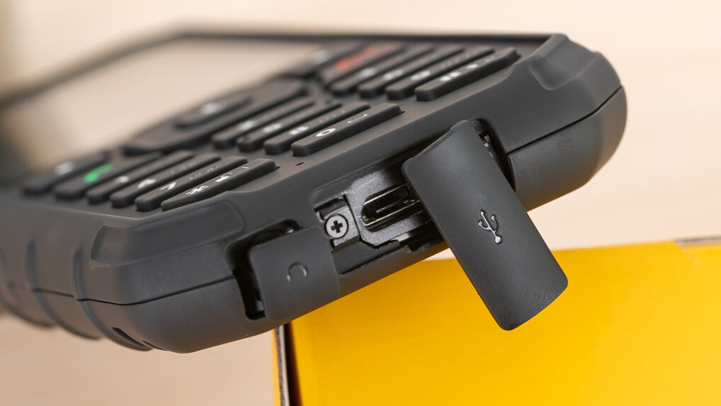 CAT B35 im Test: Outdoor-Handy für 100 Euro, mit WhatsApp und Assistant ...