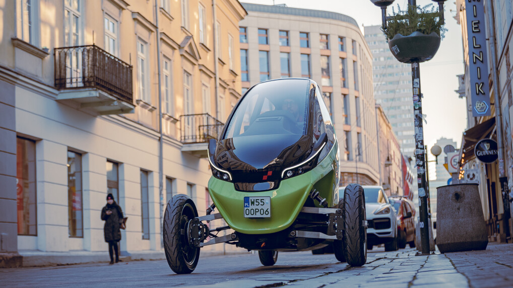 Neues E-Auto Triggo verändert seine Breite: Knopf drücken und am Stau ...