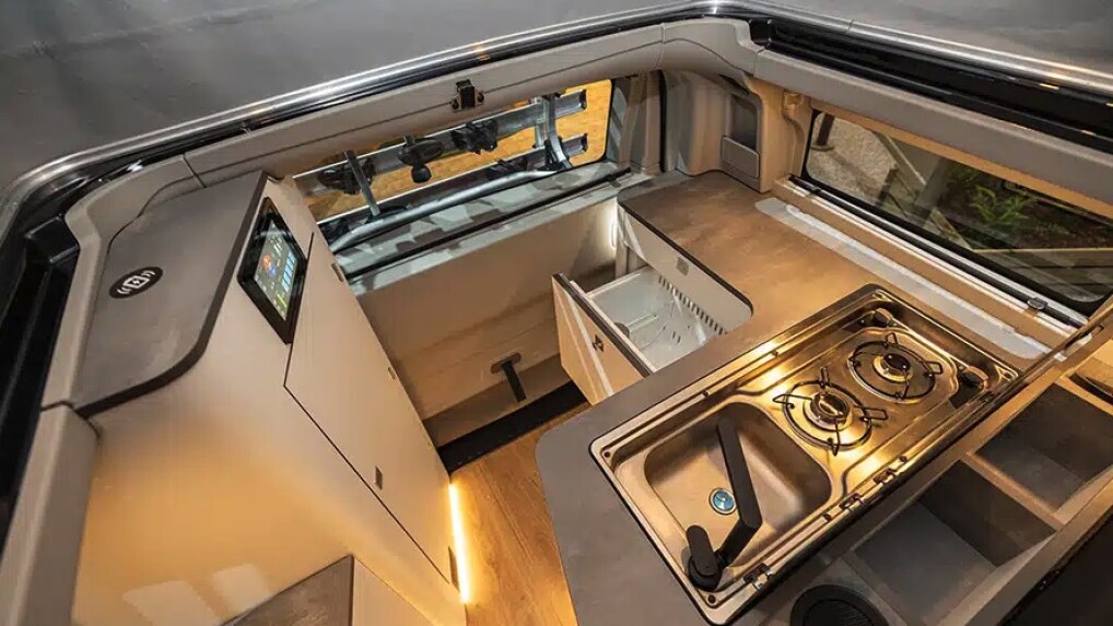 Ford Nugget 2024 vorgestellt: Küche, Zimmer, Diele, Bad auf kleinstem ...