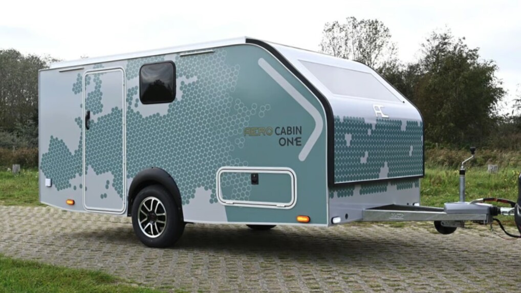 Mit Aufstelldach und Slideout: Kleiner und doch großer Wohnwagen aus ...