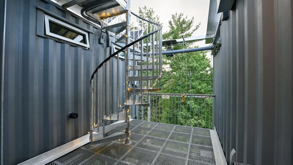 Luftiges Container Tiny House: Ein Leben auf dem Aussichtsturm | NETZWELT