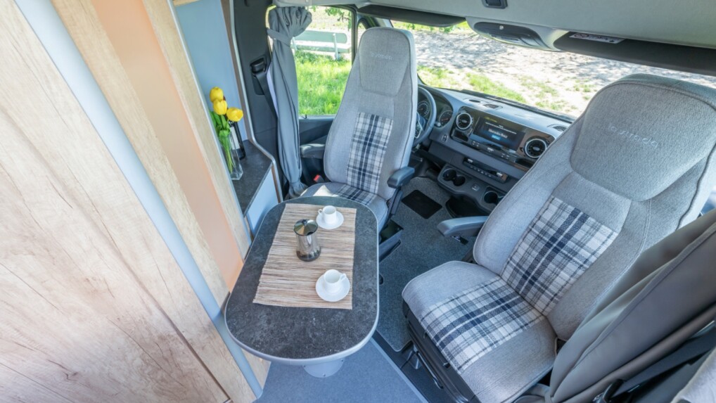 Neuer La Strada Regent E: Große Einzelbetten, die auch zum Sitzen ...