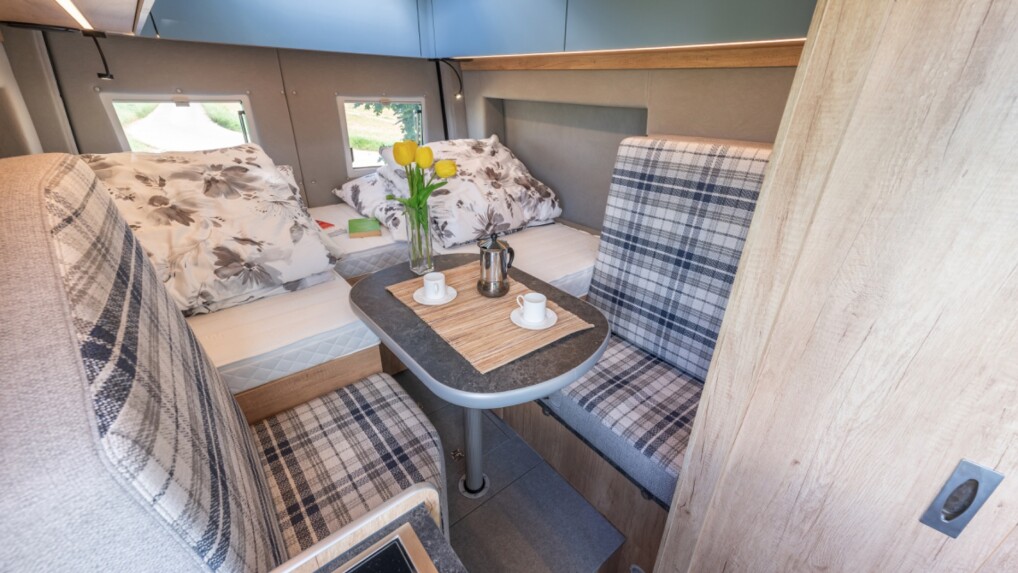 Neuer La Strada Regent E: Große Einzelbetten, die auch zum Sitzen ...