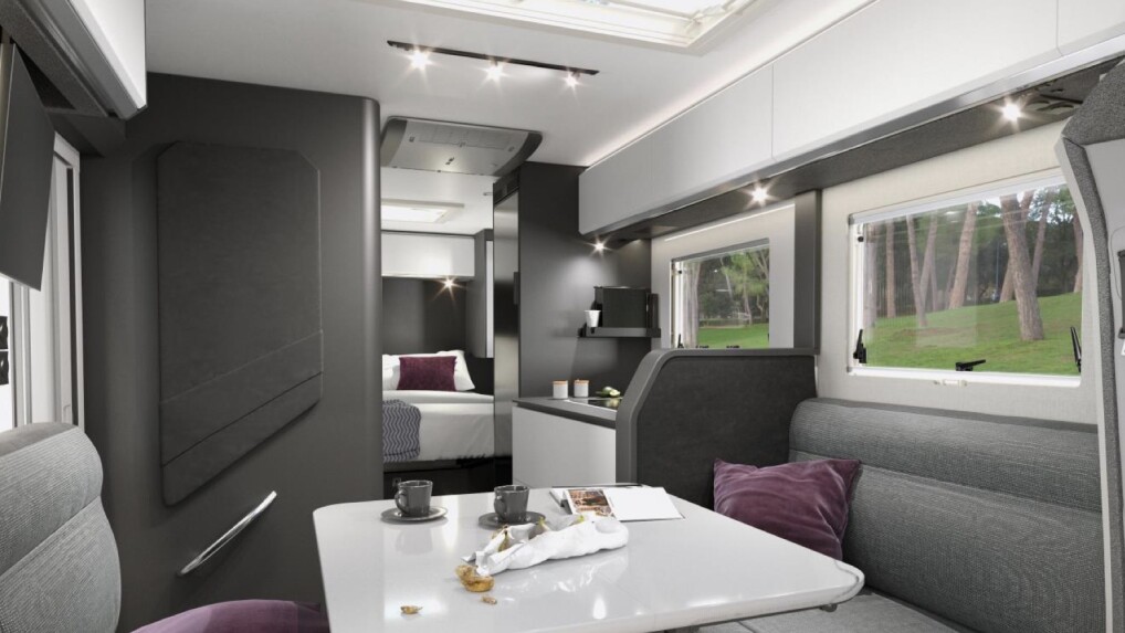 Adria Compact Max auf VW Crafter: Schlankes Wohnmobil für Paare | NETZWELT