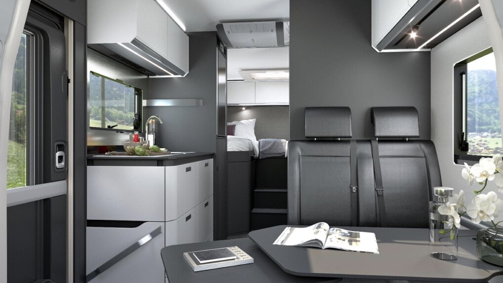 Adria Compact Max auf VW Crafter: Schlankes Wohnmobil für Paare | NETZWELT