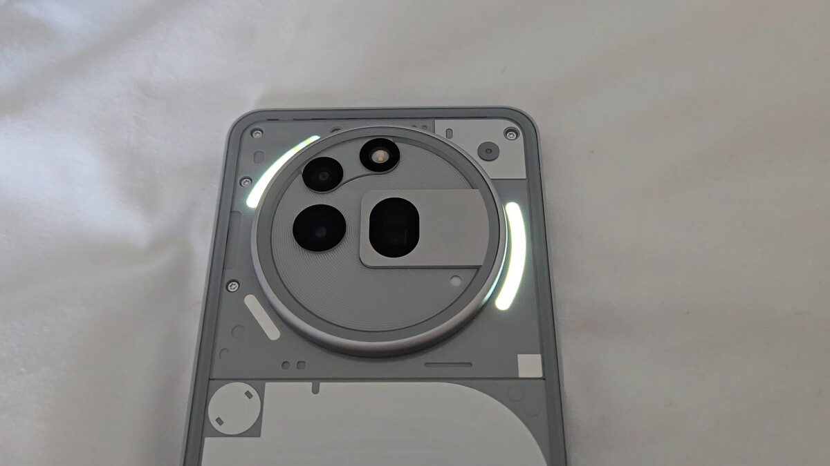 Nothing Phone (3a): Update liefert "private" Funktionen und verbessert ...