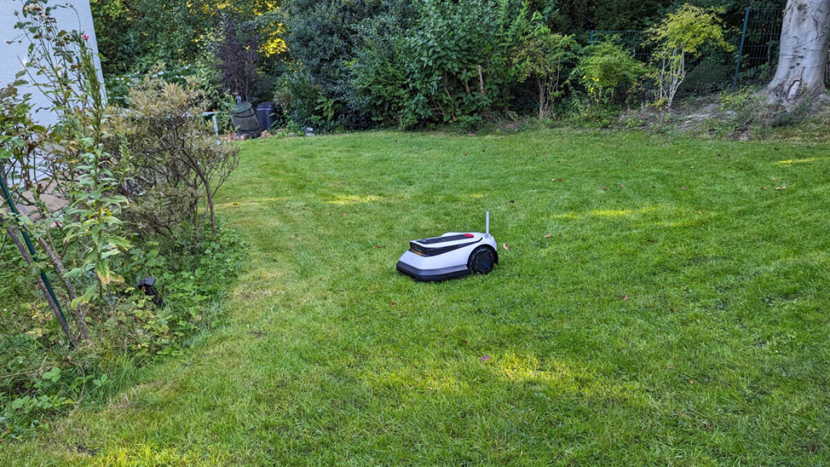 Mähroboter auf die neue Saison vorbereiten: Dank dieser Tipps entspannt ...