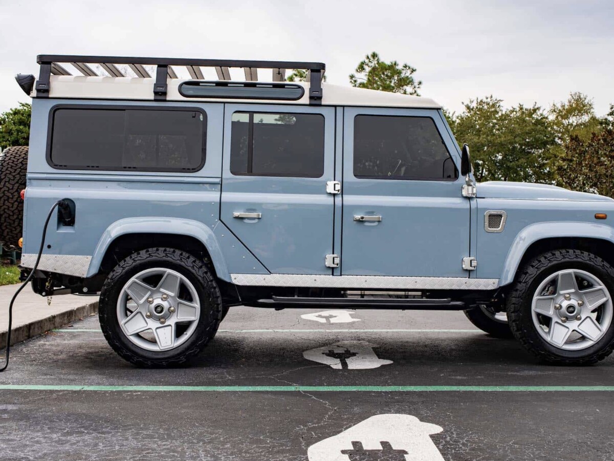 Gelandewagen Ikone elektrifiziert Ein Land Rover Defender mit Tesla Antrieb NETZWELT