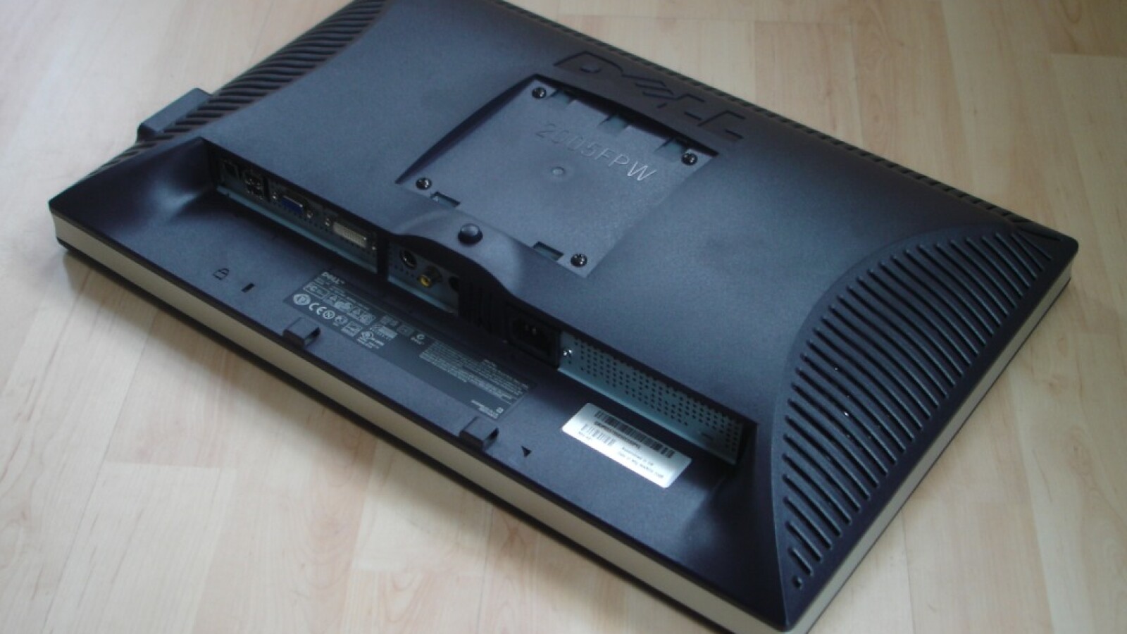 Dell 2005FPW | NETZWELT