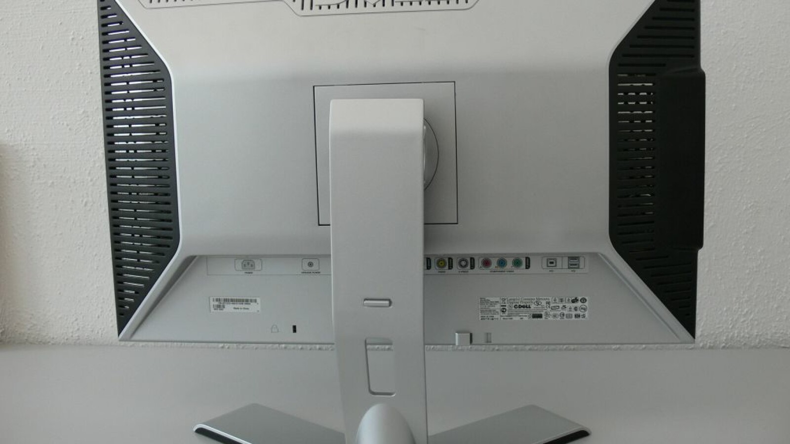 Dell UltraSharp 2407WFP im Test: Film ab | NETZWELT