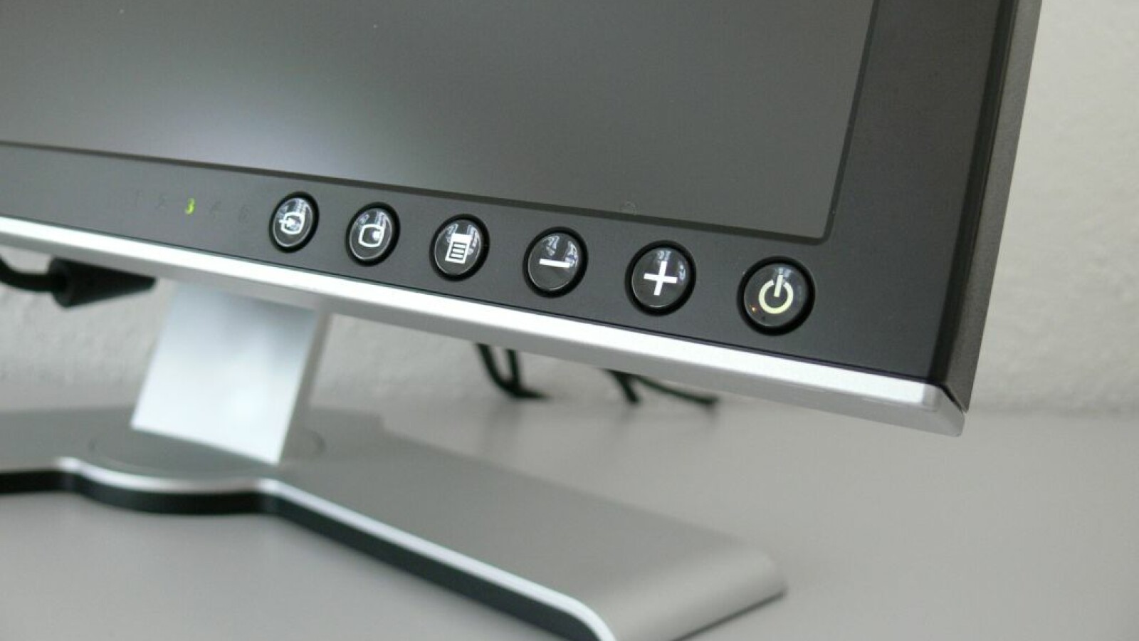 Dell UltraSharp 2407WFP im Test: Film ab | NETZWELT