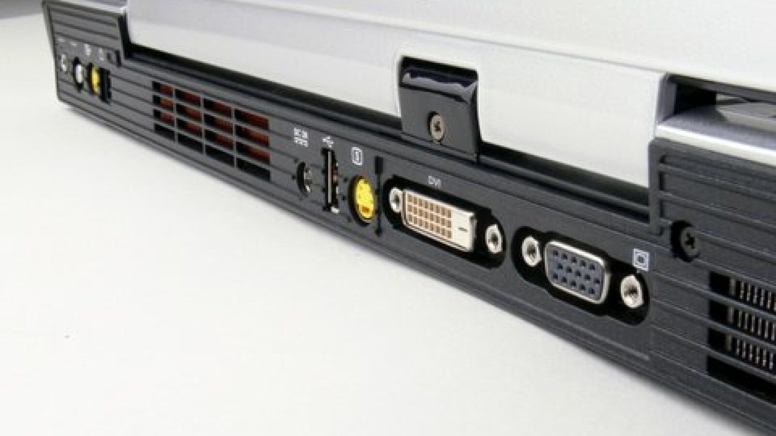 Alienware Aurora m9700 im Test: SLI-Notebook mit zwei Grafikkarten ...