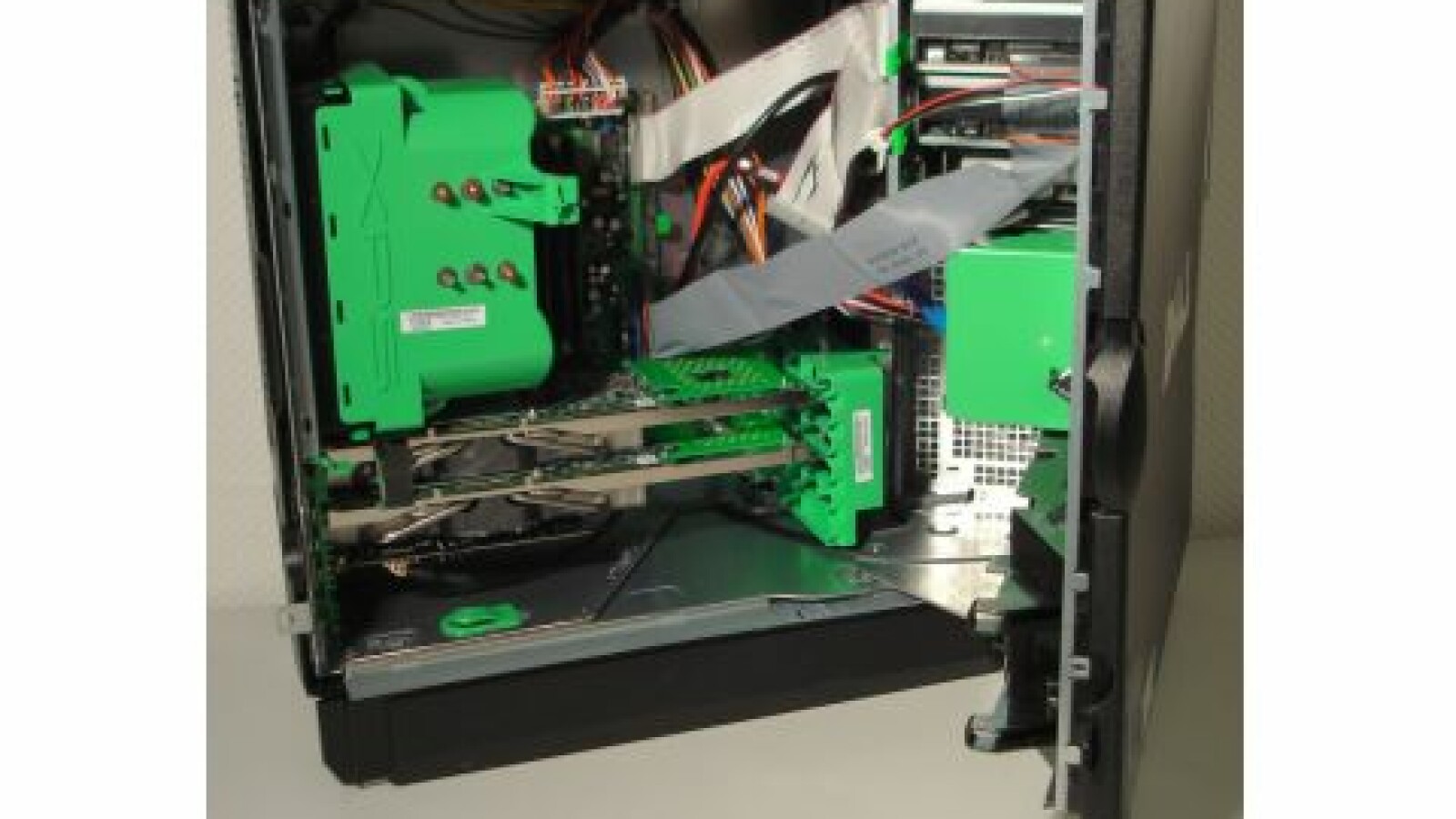 Gaming-PC im Vergleich: Dell vs. Tarox | NETZWELT