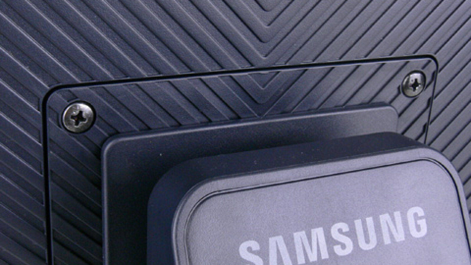 Samsung SyncMaster 215TW im Test: Viel Flachbildschirm für wenig Geld ...