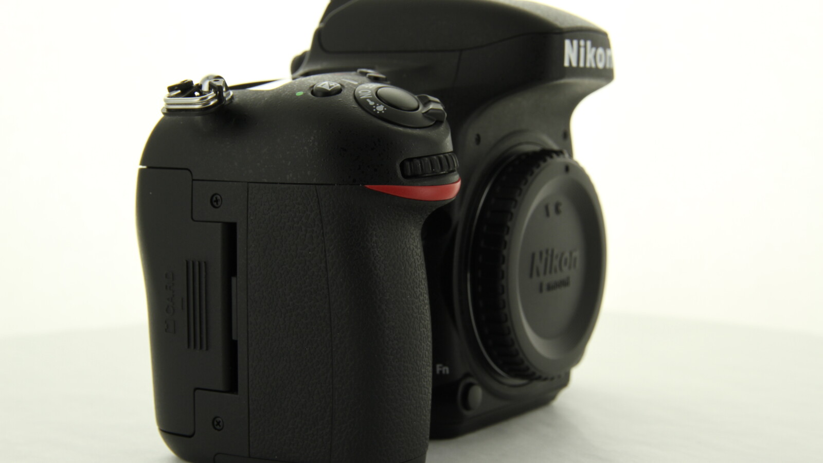 Nikon D610 360-Grad-Ansicht | NETZWELT