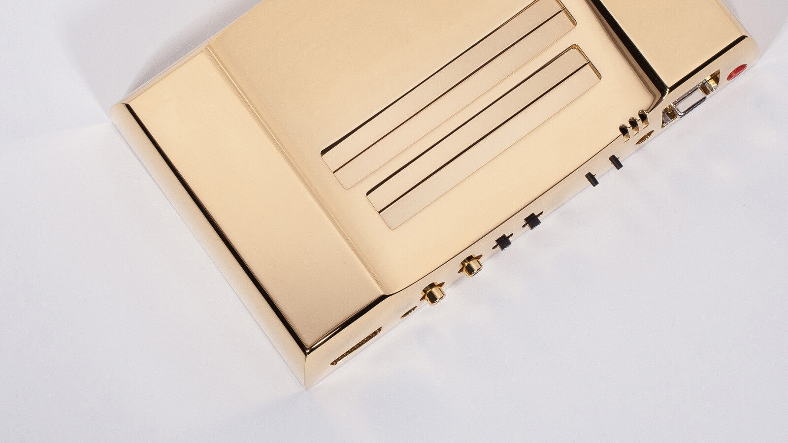 Analogue NT: So sieht das vergoldete NES im Detail aus | NETZWELT