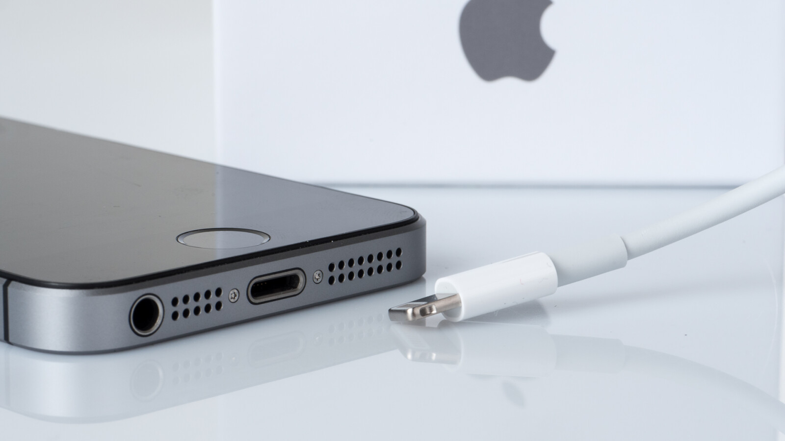 Apple iPhone SE im Unboxing | NETZWELT