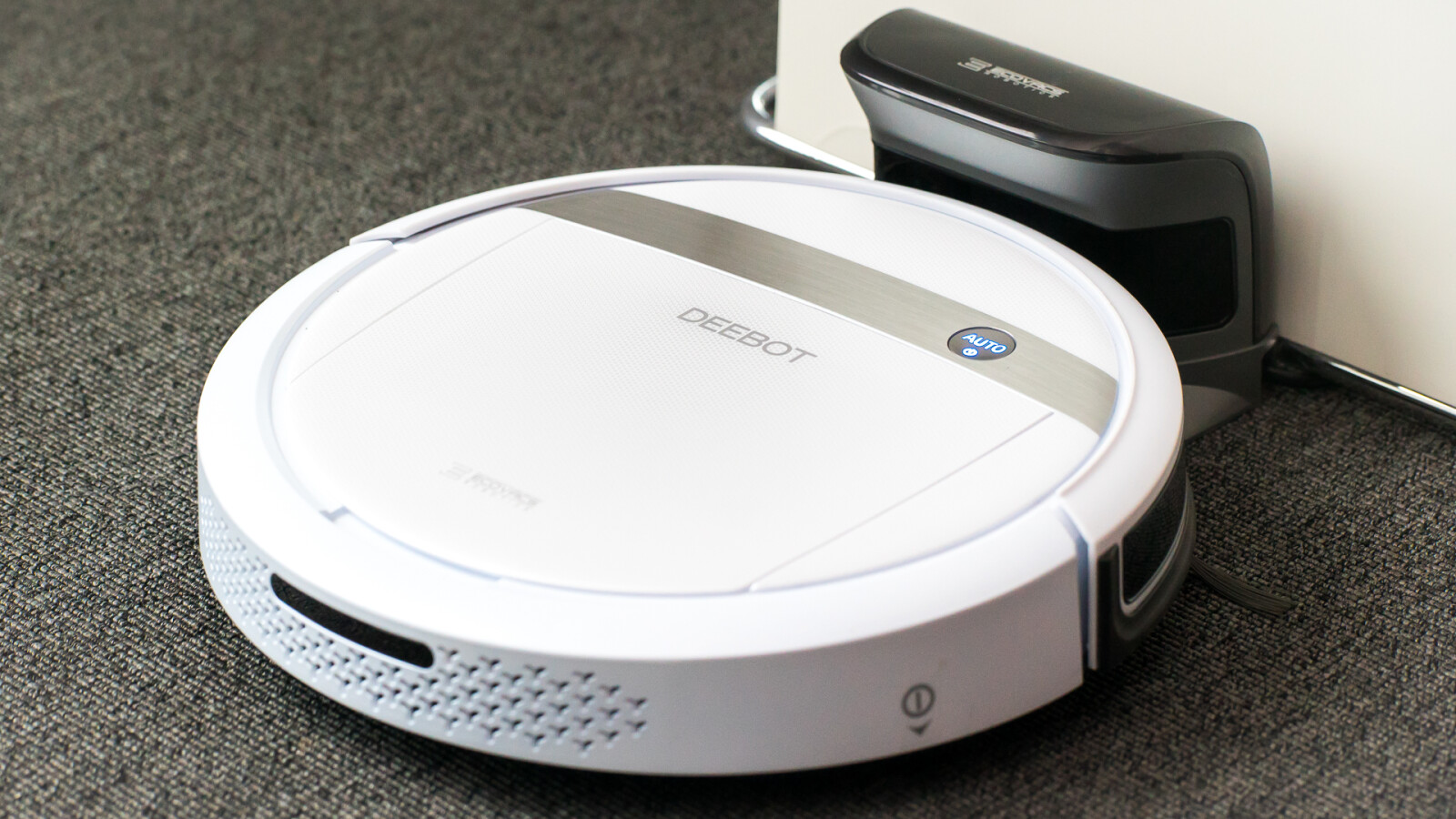 Ecovacs Deebot M88 in Bildern | NETZWELT