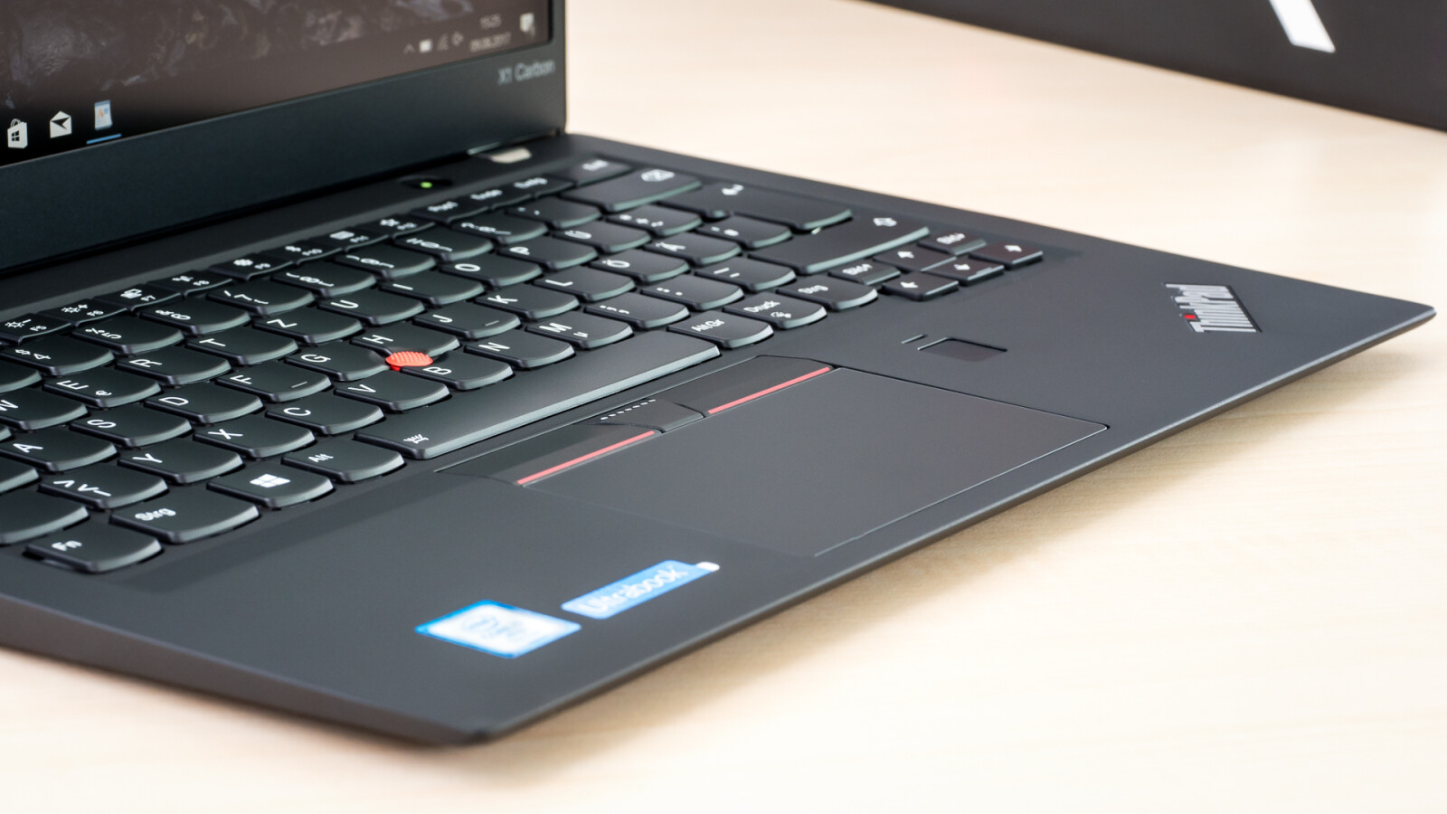 Lenovo ThinkPad X1 Carbon (2017) in Bildern | NETZWELT