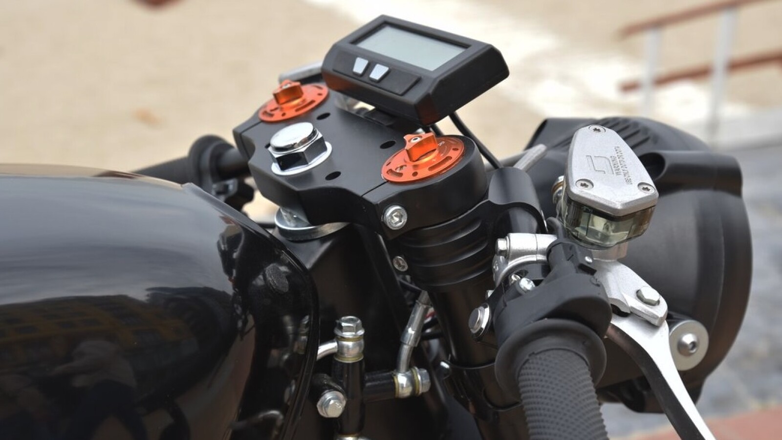 Super Soco TC Max Nuit von ON in Bildern | NETZWELT