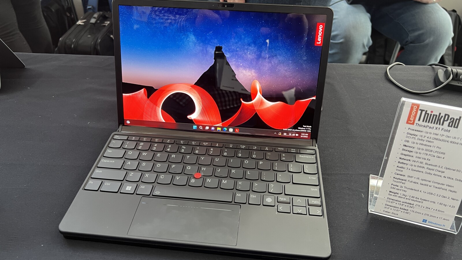 Lenovo ThinkPad X1 Fold (2022) in Bildern | NETZWELT