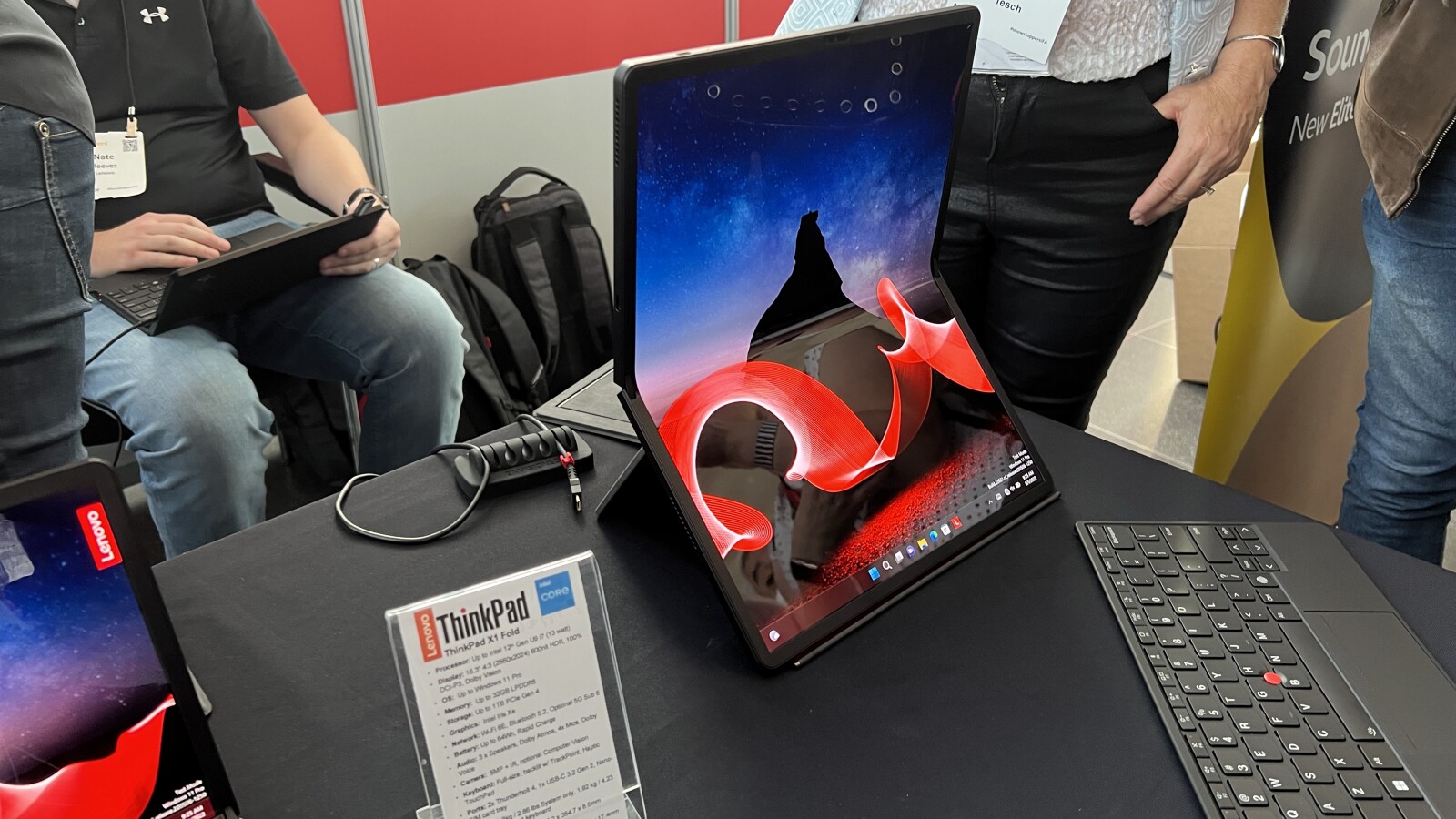 Lenovo ThinkPad X1 Fold (2022) in Bildern | NETZWELT