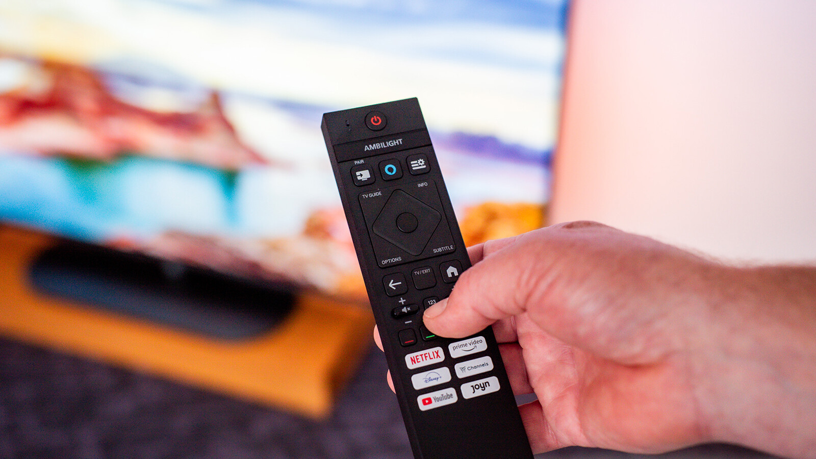 Philips PUS9000 im Test: Ambilight-TV mit tollem Preis-Leistungs ...