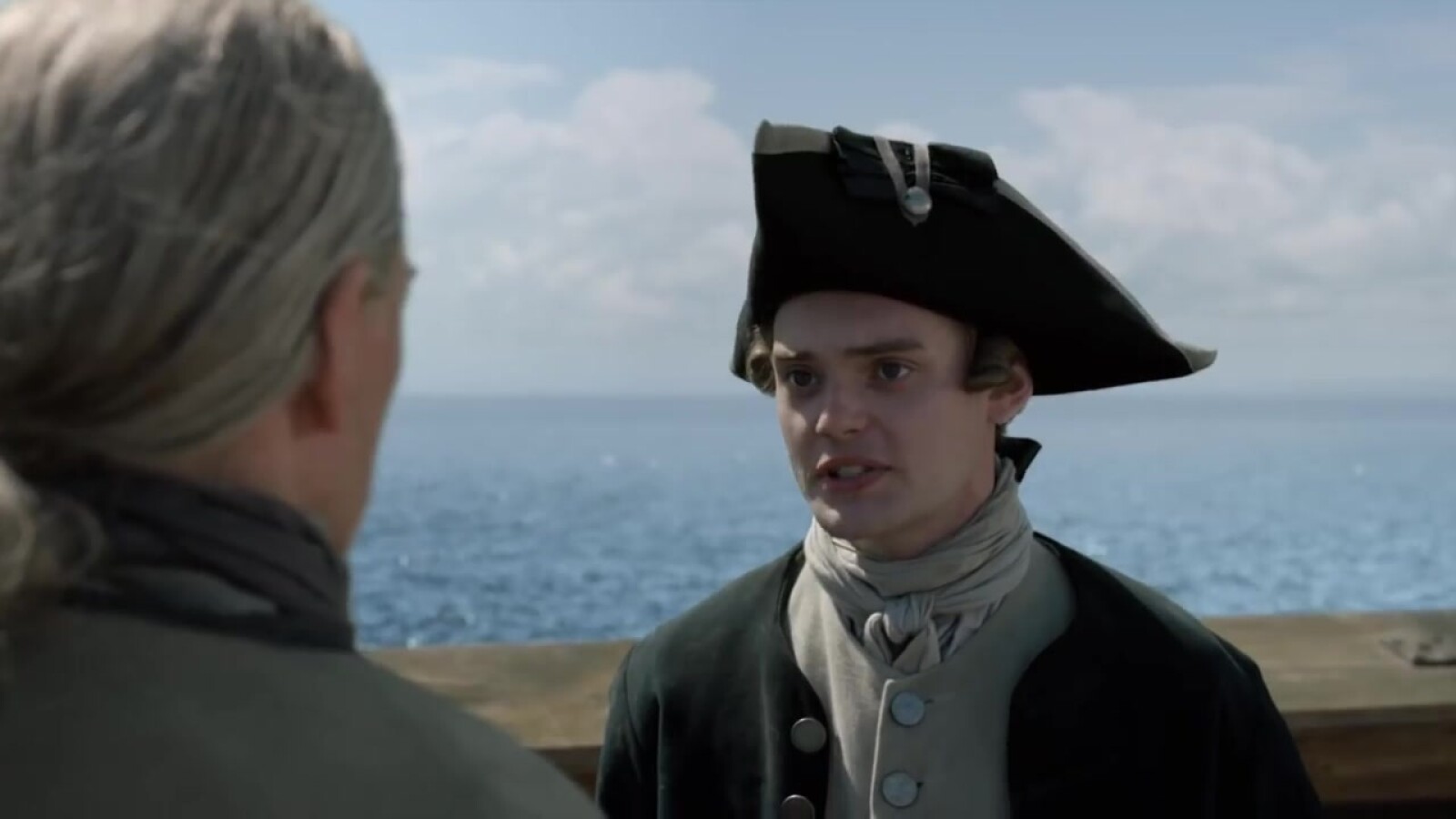 Outlander: Leutnant Thomas Leonard wird ins kalte Wasser geworfen ...