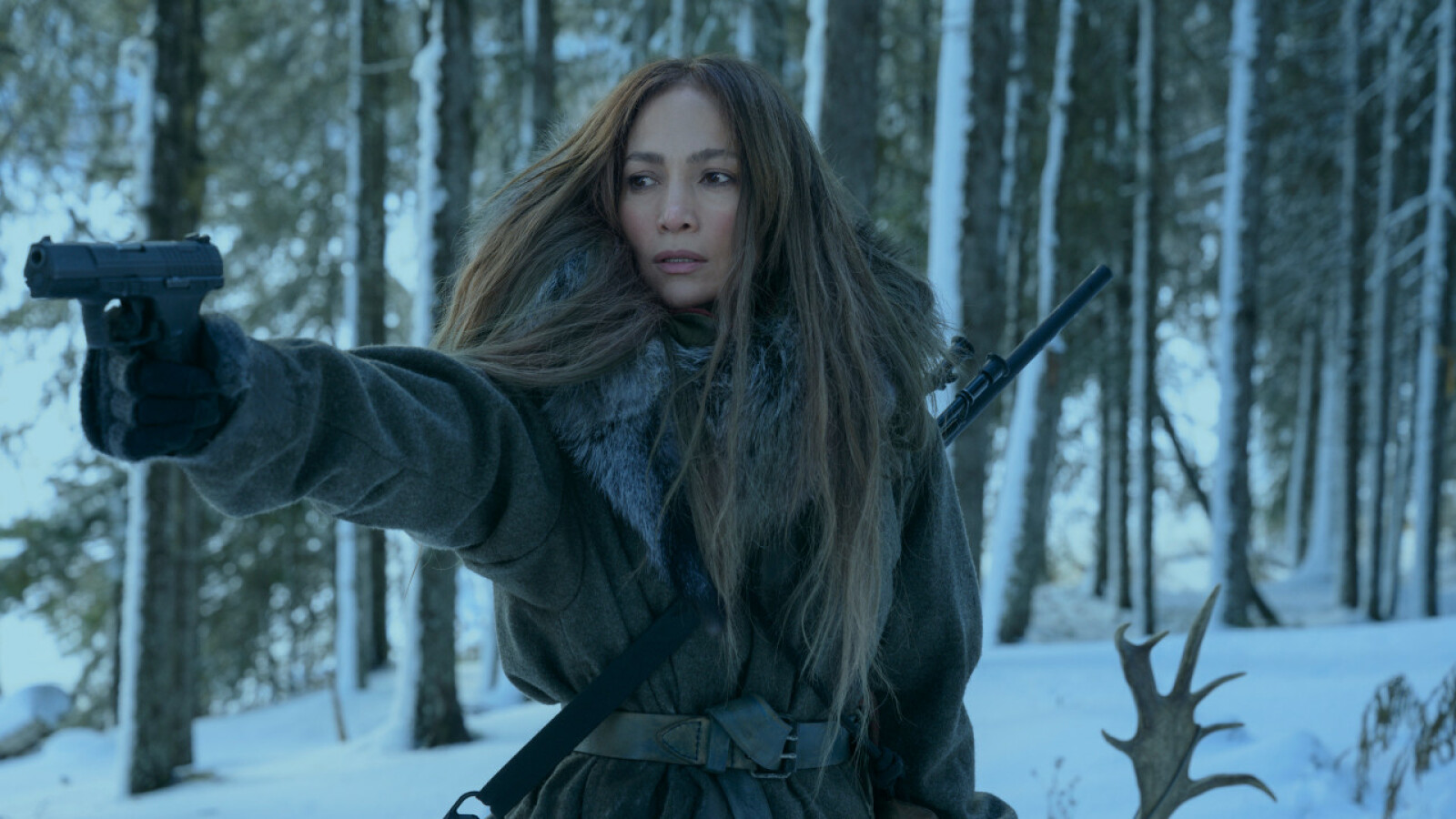 The Mother: Der düstere Action-Thriller mit Jennifer Lopez feiert sein ...