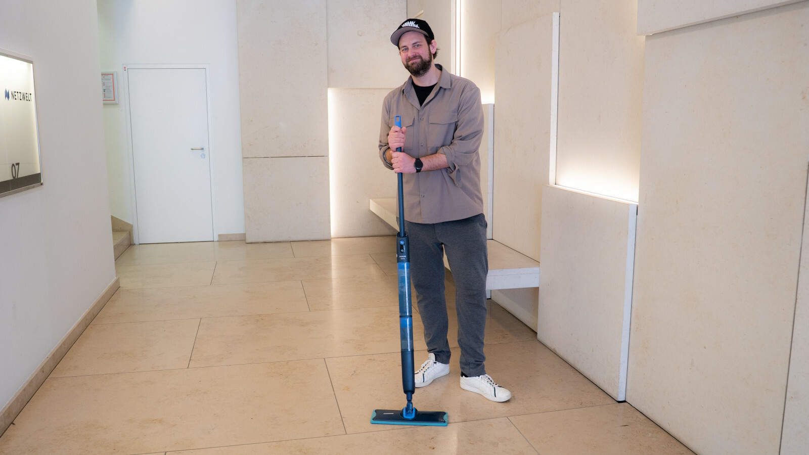 Philips OneUp 5000 Series im Test: Dieser Mopp wischt mit Elektro-Power ...