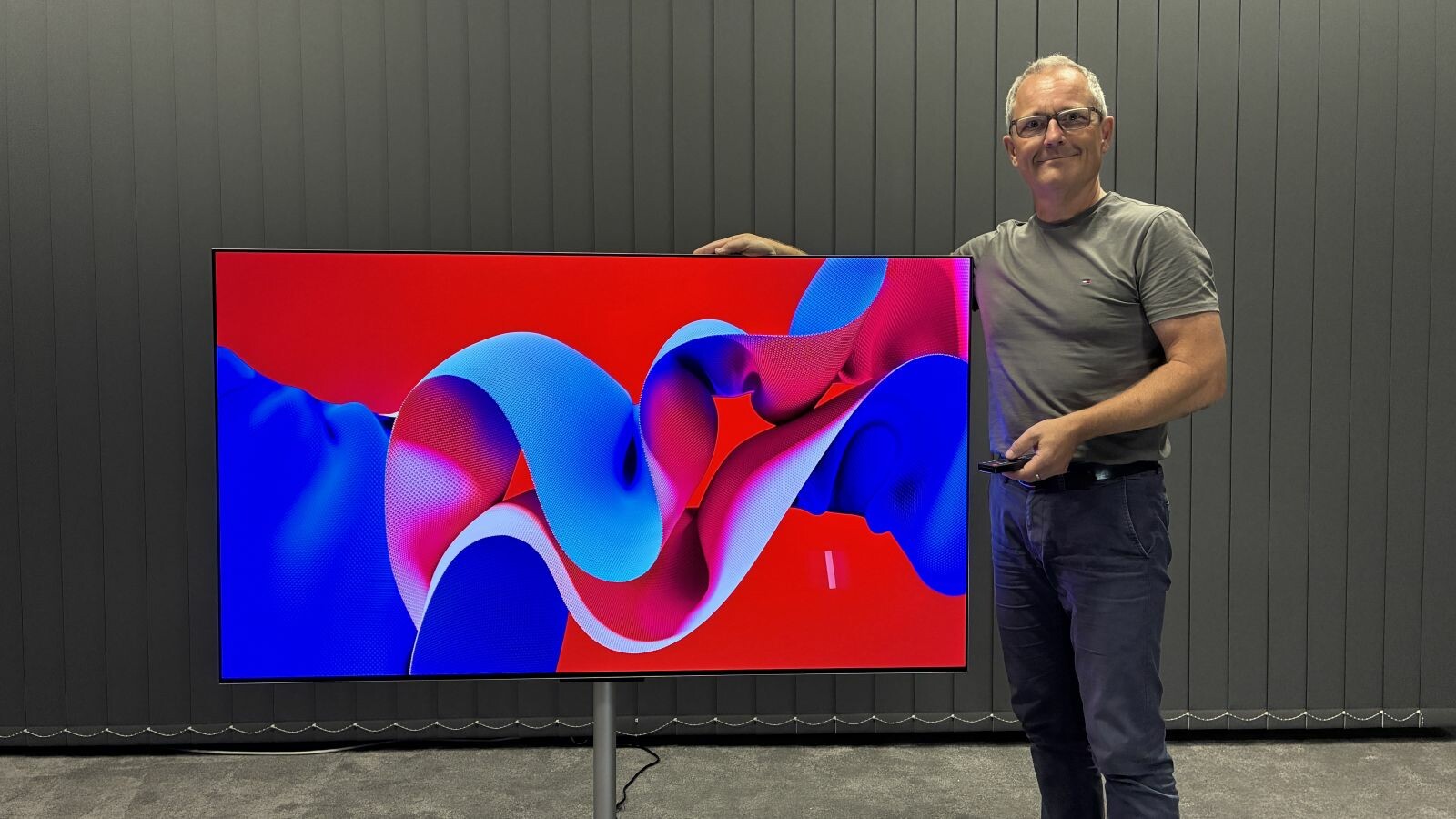 LG OLED M5 im Test: Der neue Top-Fernseher macht Schluss mit Kabelsalat ...