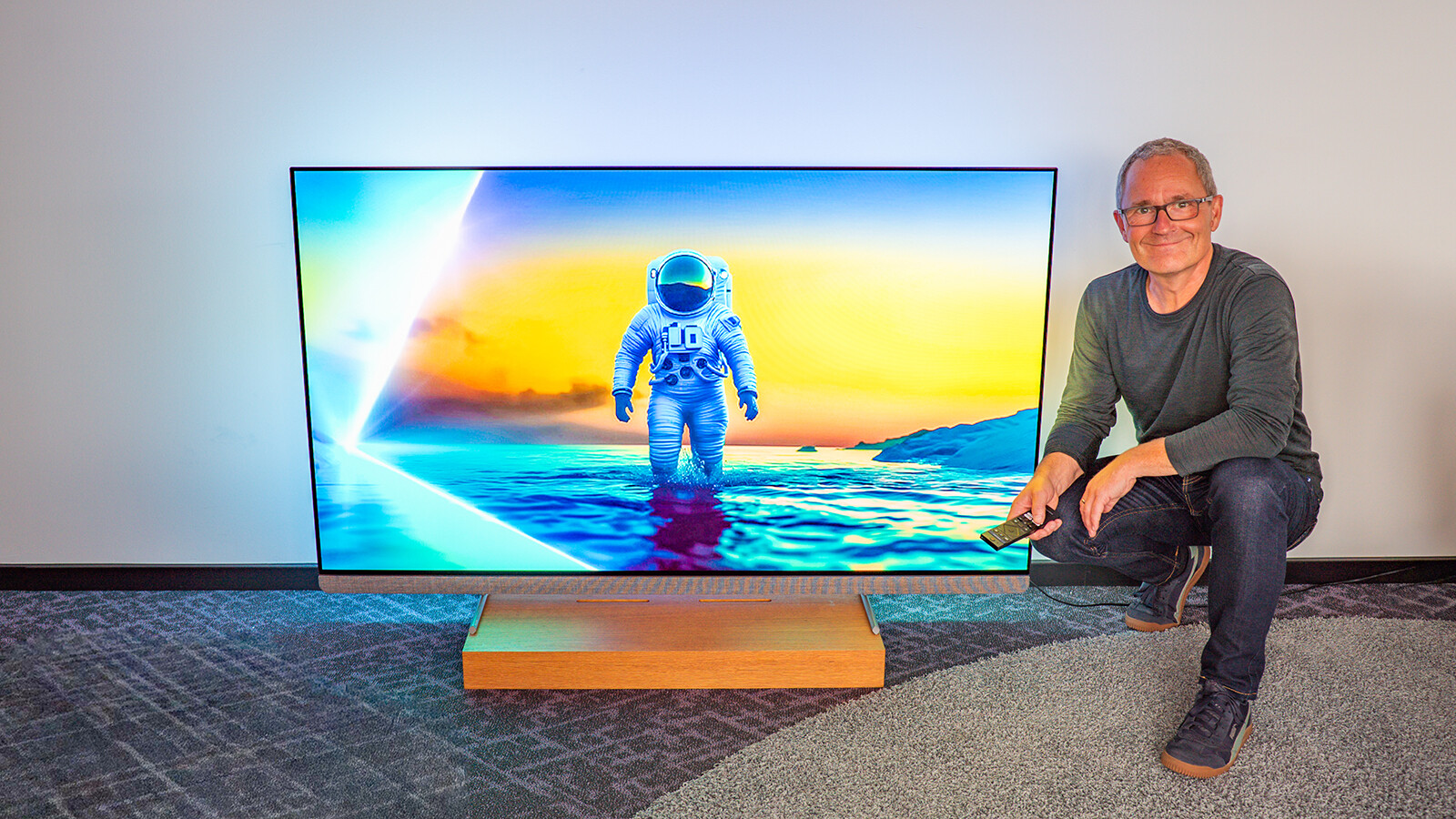 Philips OLED910 im Test: Dieser Ambilight TV bricht einen Rekord | NETZWELT