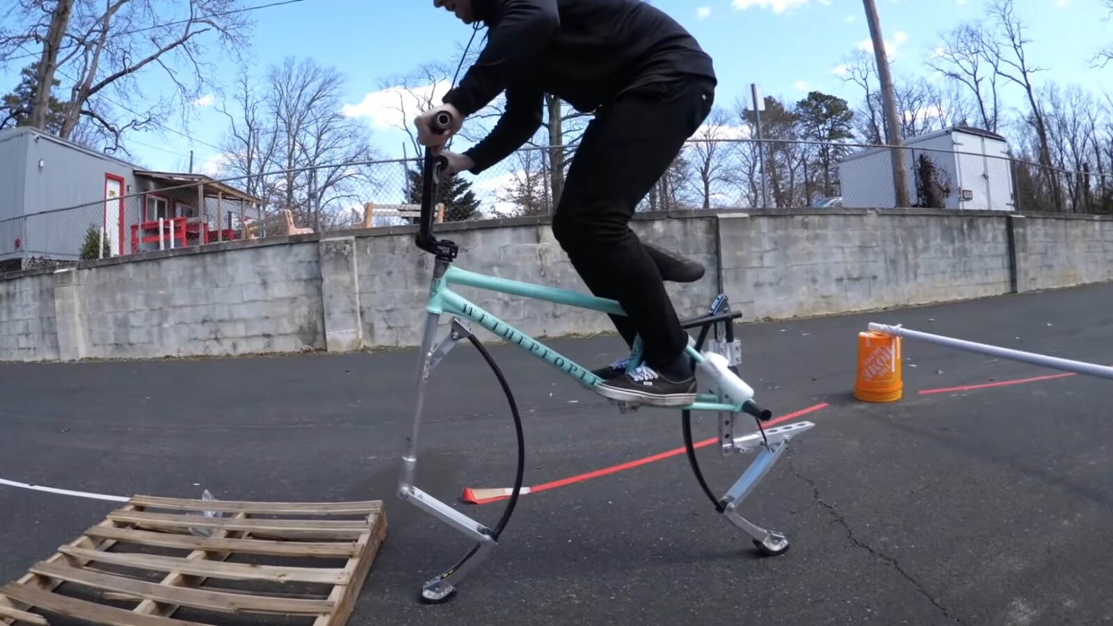 Pogo Bike: YouTuber bauen völlig verrücktes Fahrrad | NETZWELT