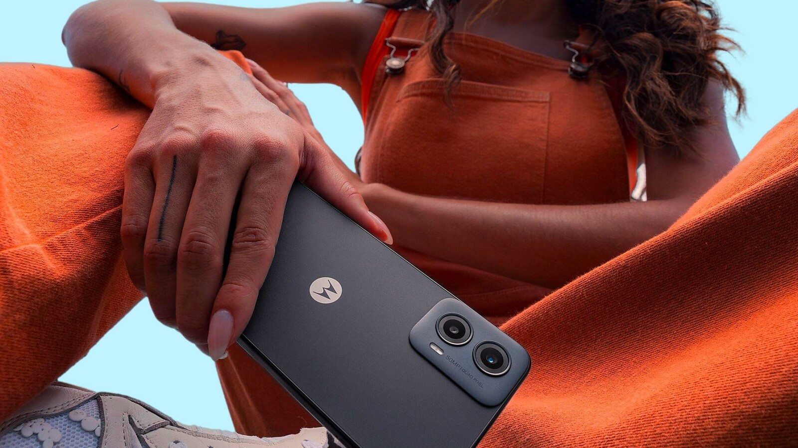 Moto AI: Neue Motorola-Handys mit KI-Funktionen von Gemini, Perplexity ...