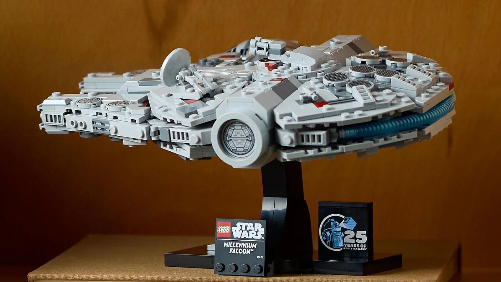 Lego Millennium Falcon (75375) im Detail | NETZWELT