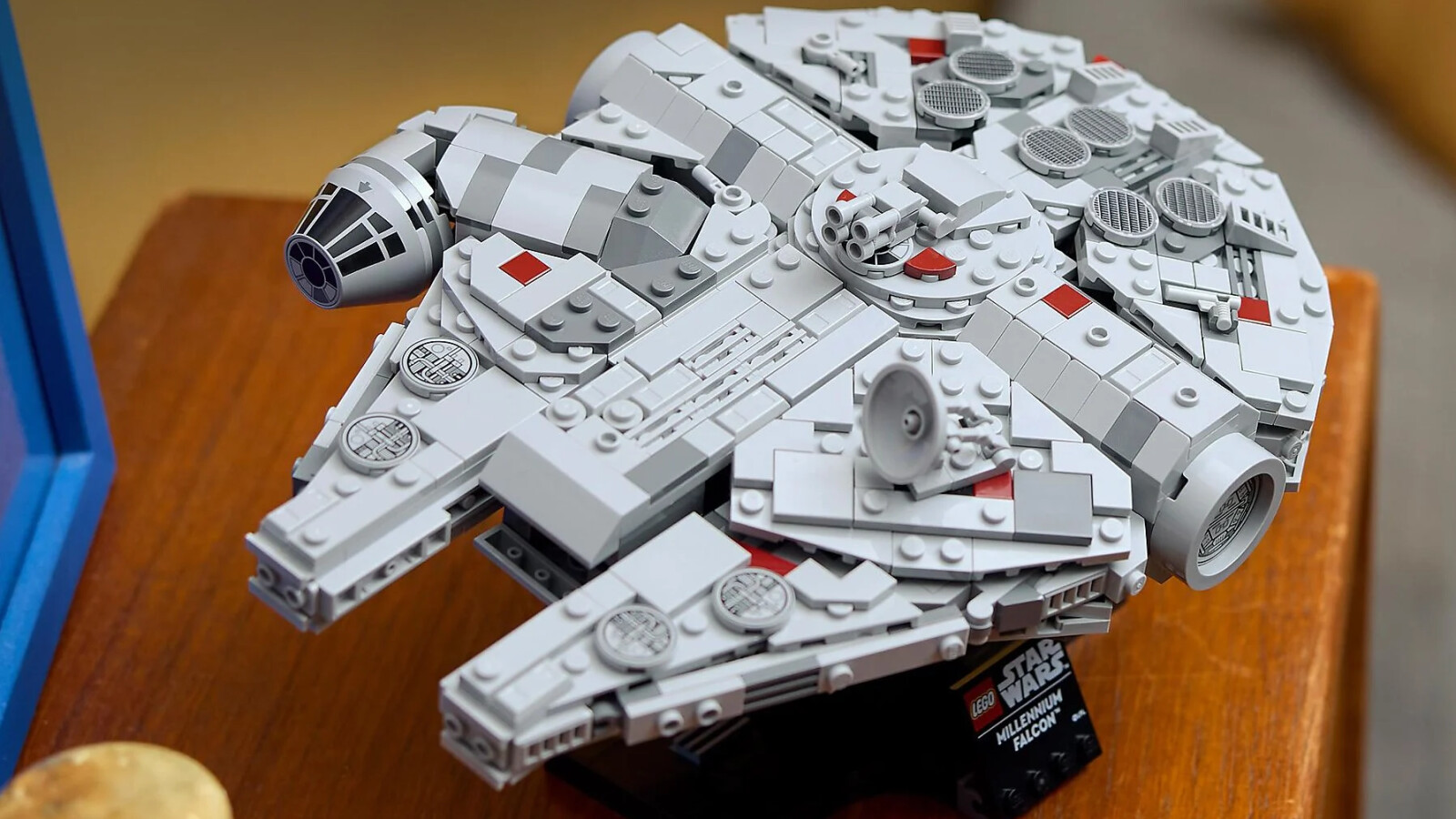Lego Millennium Falcon (75375) im Detail | NETZWELT