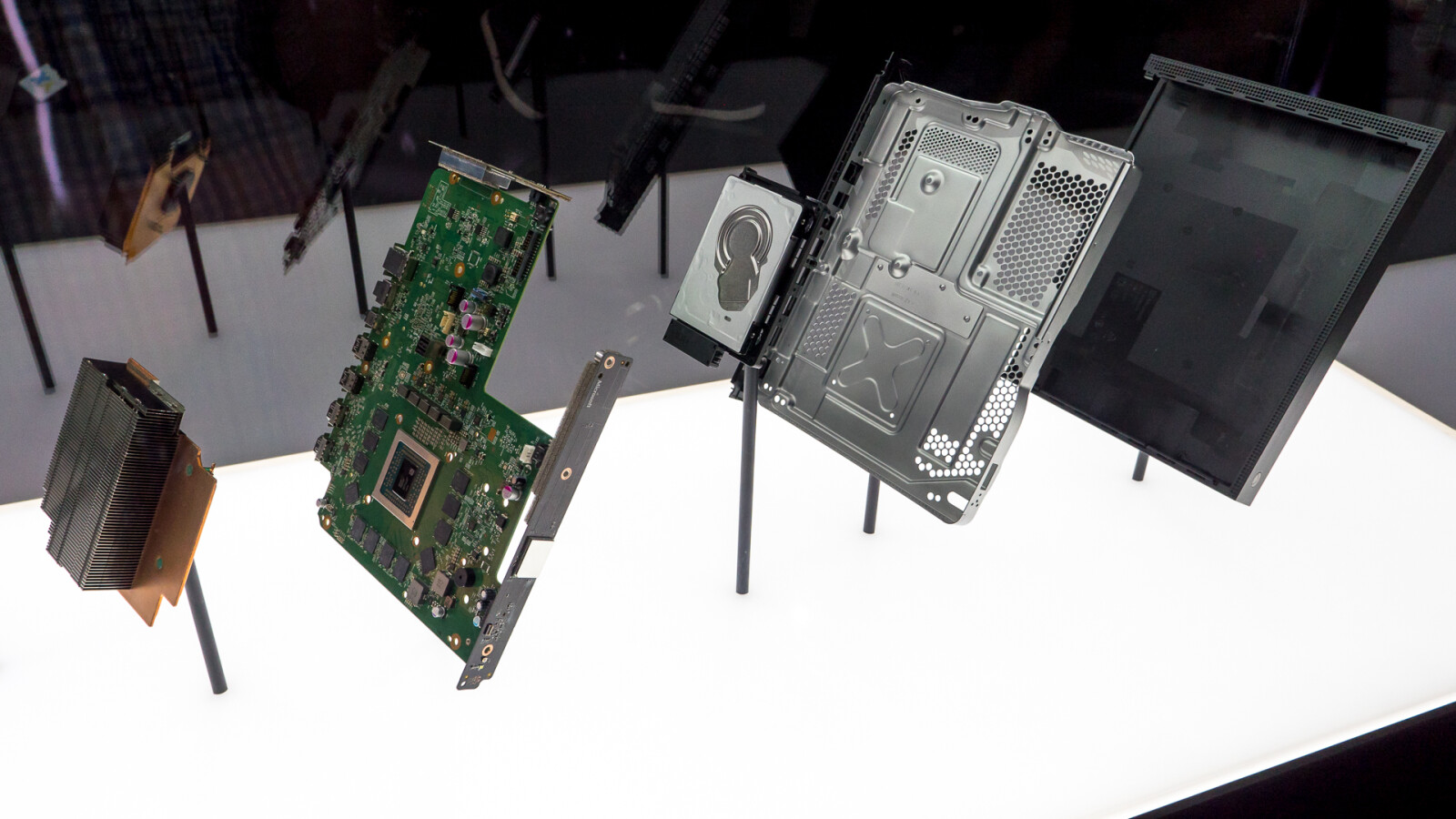 Xbox One X in Bildern | NETZWELT
