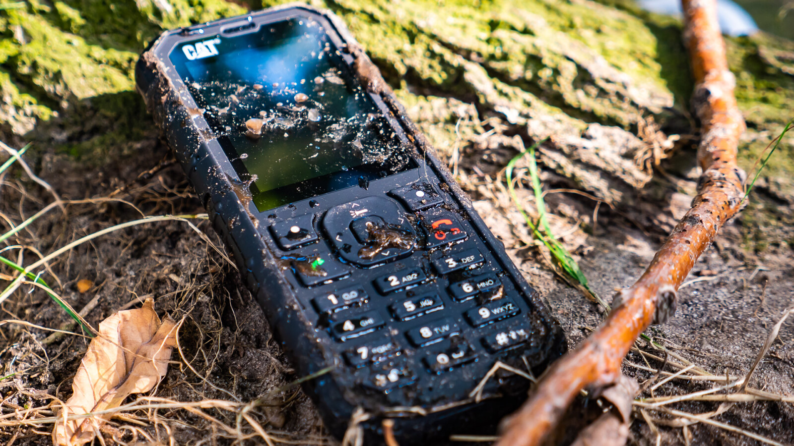 CAT B35 im Test: Outdoor-Handy für 100 Euro, mit WhatsApp und Assistant ...