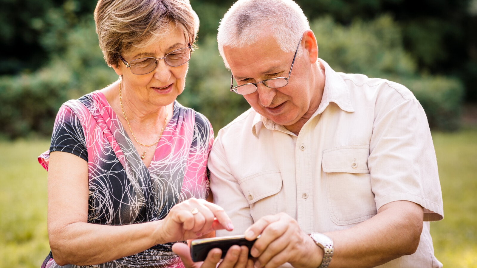 Handys für Senioren: Darauf gilt es beim Smartphone-Kauf zu achten ...