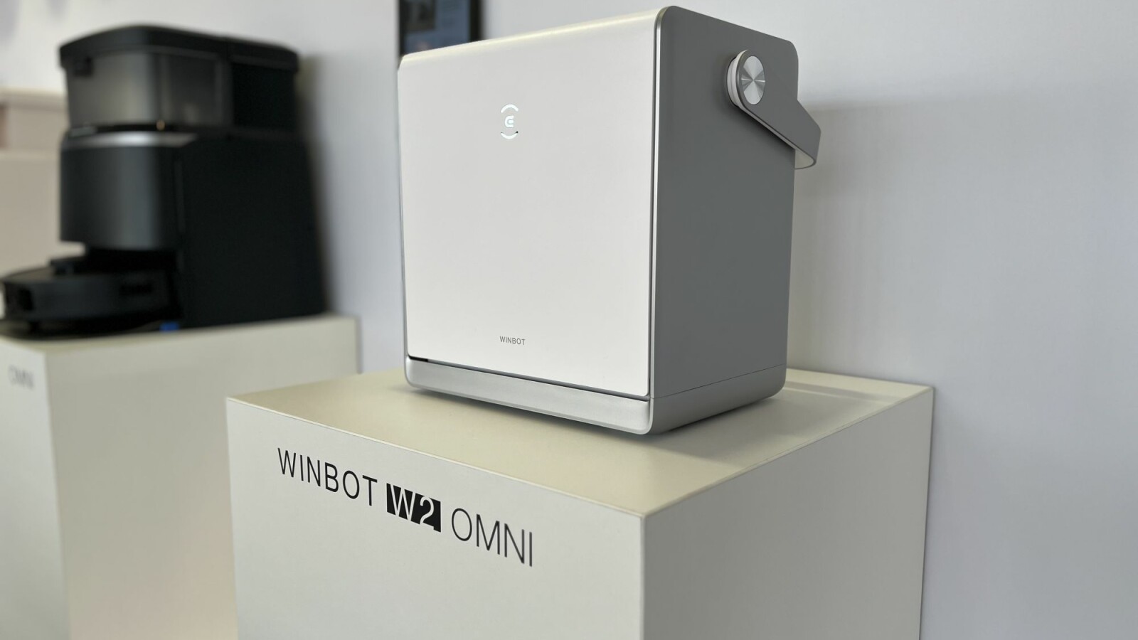 Ecovacs Winbot W2 Omni | NETZWELT