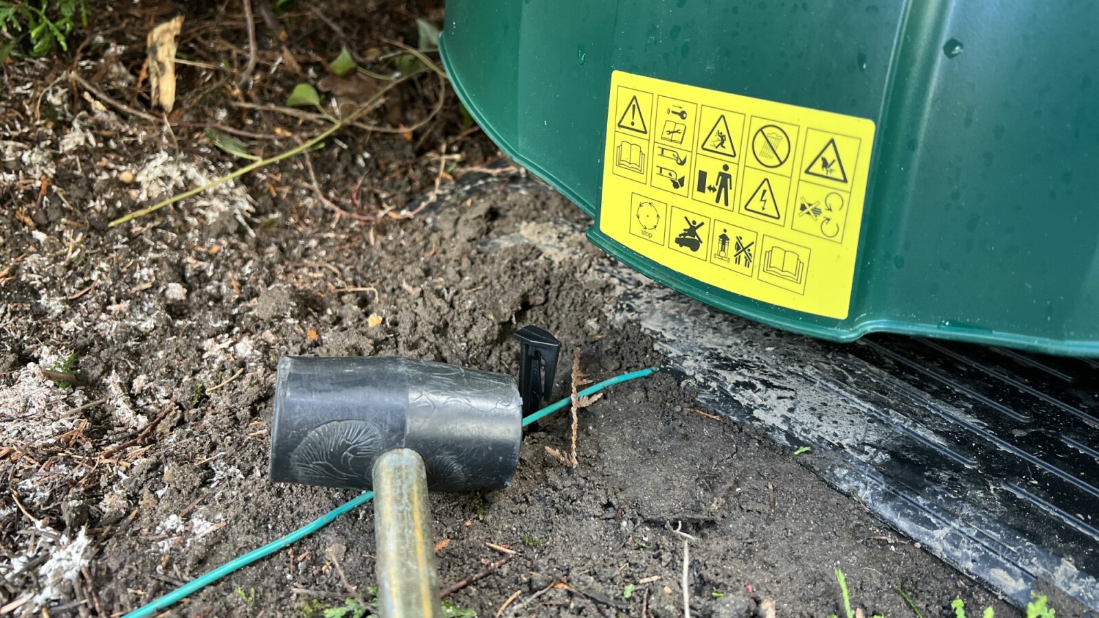 Mähroboter: Begrenzungskabel ober- oder unterirdisch verlegen? Eine ...