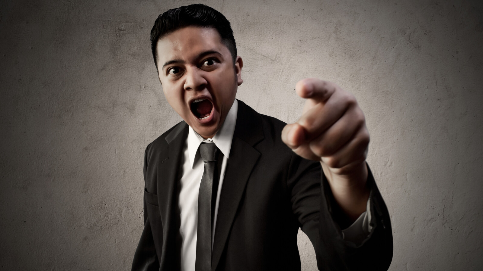 Was bedeutet "bashen"? Definition und Verwendung | NETZWELT