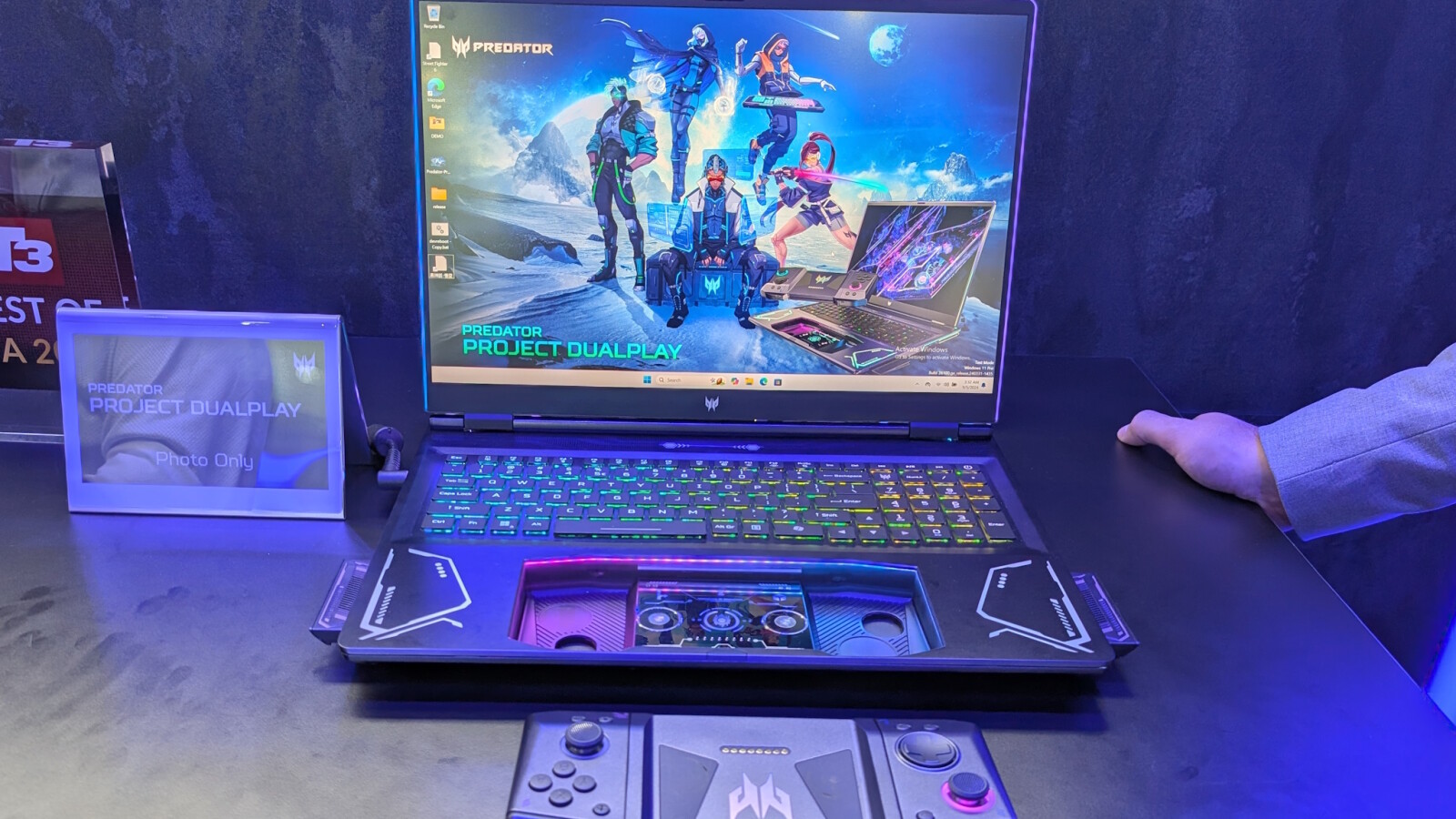 Geniales Konzept: Project DualPlay zeigt, wie ein Gaming-Notebook von ...