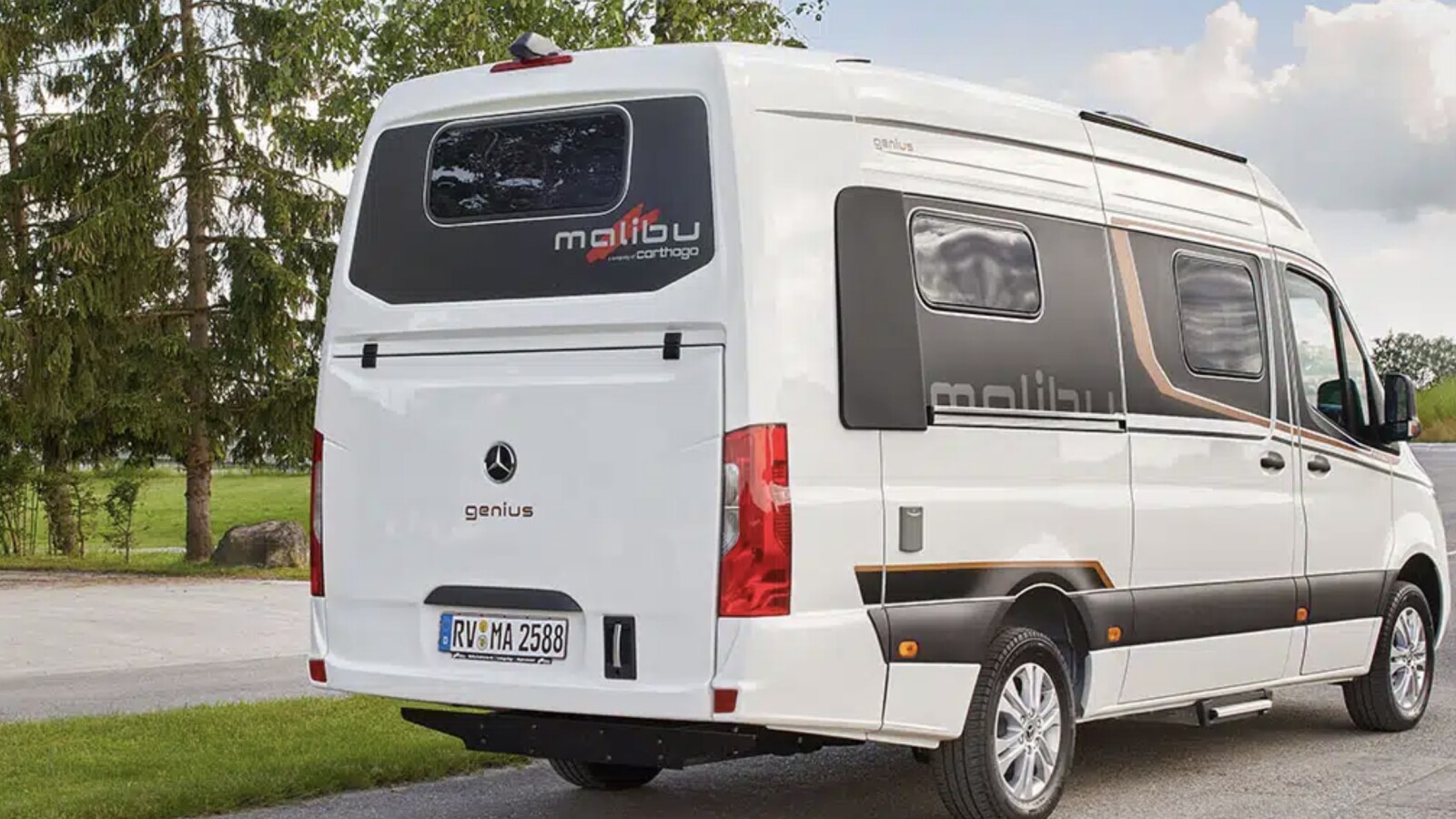 Sprinter mit Heckverlängerung: Campervan Malibu Genius hat ein paar ...