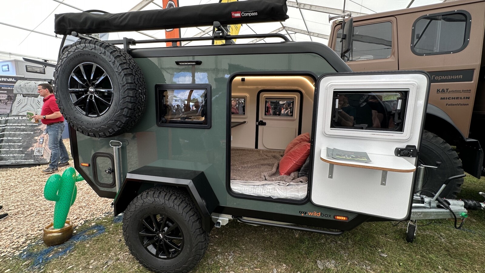 Wildbox One: Riesiges Bett im massiven Mini-Offroad-Wohnwagen | NETZWELT