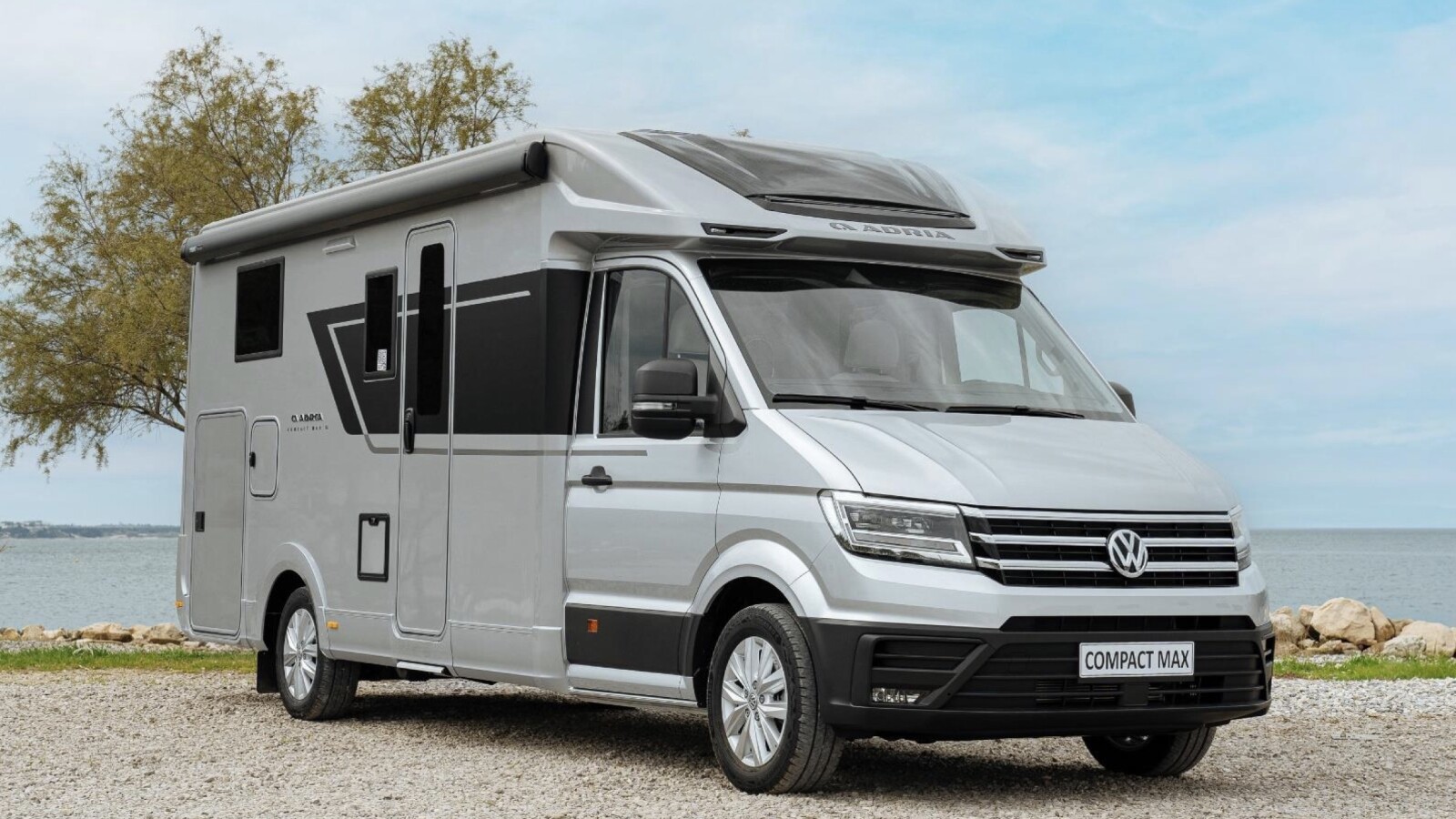 Adria Compact Max auf VW Crafter: Schlankes Wohnmobil für Paare | NETZWELT