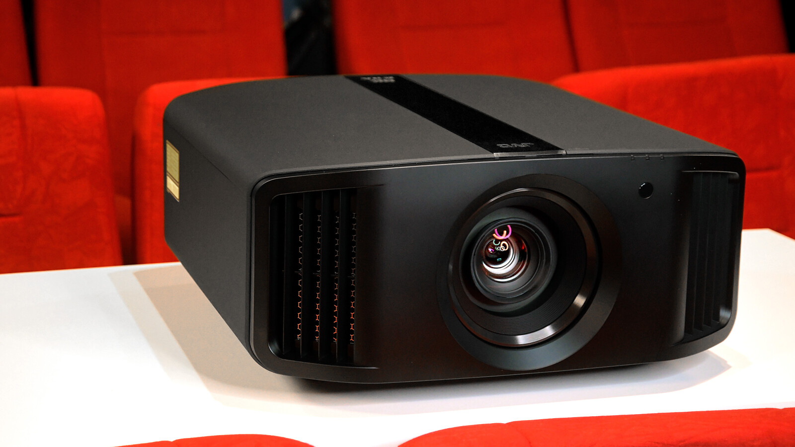 JVC DLA-NZ8 im Test: 8K-Laser-Projektor mit sensationellem Kontrast ...